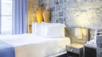 Quarto clássico, 1 cama Queen | Quartos à prova de som, ferros/tábuas de passar roupa, Wi-Fi de cortesia