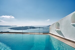 Suite, piscina privativa (Sunset  Suite - Caldera View) | Vista do quarto