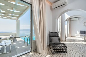 Suite, piscina privativa (Sunset  Suite - Caldera View) | Vista do quarto