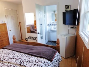 Quarto, 1 cama queen-size, vista para o lago (Adults Only) | Minifrigorífico
