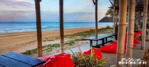 Pequenos-almoços, almoços, jantares servidos, cozinha tailandesa 