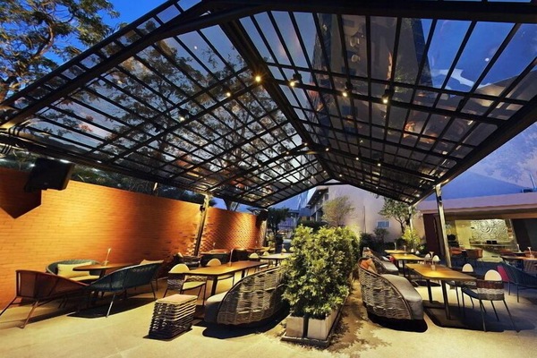 2 bares/lounges, bar ao lado da piscina