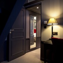 Quarto Familiar | Cofre no quarto, secretária, cortinas/cortinados opacos 