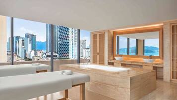 Sauna seca, banheira de hidromassagem, tratamentos corporais