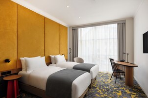 Superior Twin Room | Frigobar, cofres nos quartos, escrivaninha