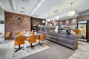 Pequeno-almoço continental diário (8.95 CAD por pessoa) 