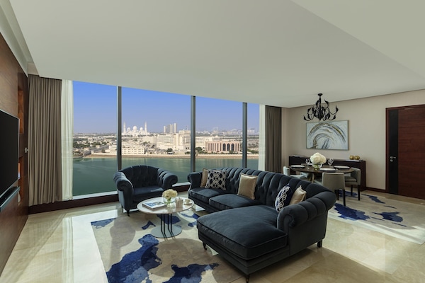 Fairmont Gold, Suíte com design assinado, 1 cama King, para não fumantes | Roupas de cama antialérgicas, frigobar, cofres nos quartos, escrivaninha