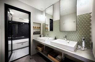 Quarto Deluxe, não fumadores (Temple View) | Casa de banho | Artigos de higiene pessoal grátis, um secador de cabelo, chinelos