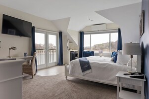 Quarto exclusivo (King Corner Room with Stove) | Individualmente decorados, individualmente mobiliados