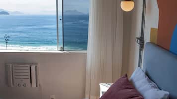 Quarto Económico, 1 cama de casal, vista para o oceano | Secretária, Wi-fi grátis, roupa de cama fornecida