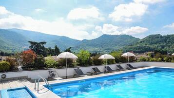 Piscina exterior sazonal