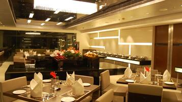 Café da manhã com buffet todos os dias mediante uma taxa