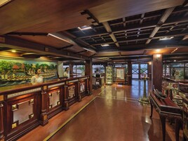 Área de estar no saguão