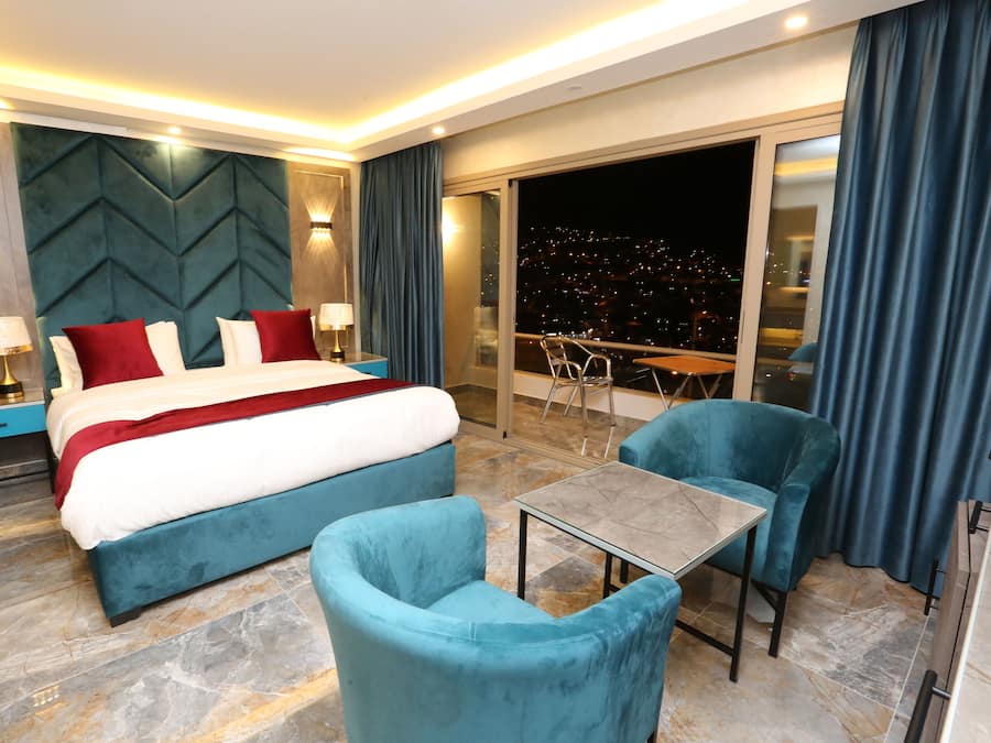 Quarto Duplo Deluxe | Camas de colchão pillowtop, minibar, cofre no quarto, secretária