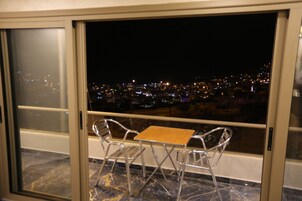 Quarto casal luxo | Camas com colchões pillow-top, frigobar, cofres nos quartos