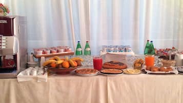 Pequeno-almoço continental diário (6.00 EUR por pessoa)