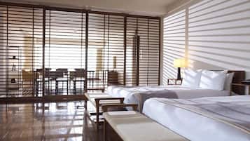 Roupas de cama antialérgicas, cofres nos quartos, escrivaninha
