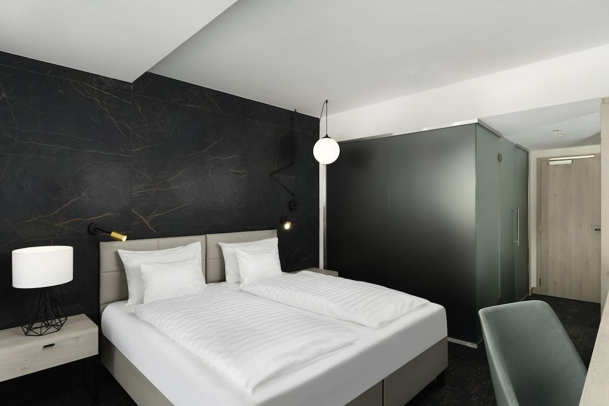 Quarto standard, 2 camas de solteiro | 1 quarto, frigobar, cofres nos quartos, escrivaninha