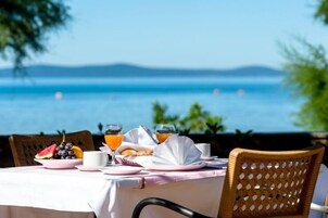 Pequenos-almoços, almoços e jantares servidos 