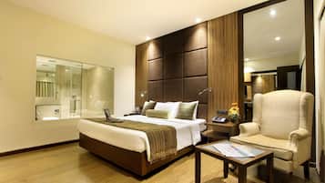Quarto casal executivo | Frigobar, cofres nos quartos, escrivaninha