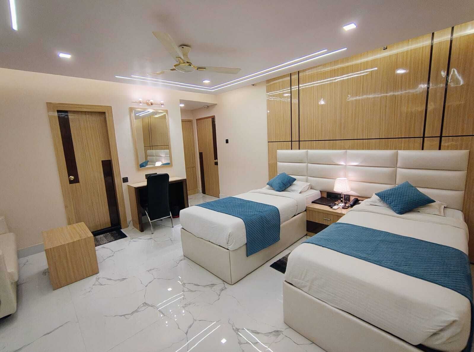 Quarto superior, acessível, vista para a cidade | Roupas de cama premium, cofres nos quartos, escrivaninha