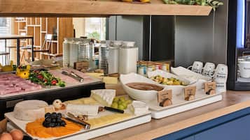 Pequeno-almoço tipo buffet diário (14.90 EUR por pessoa)