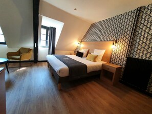 Quarto Standard, 1 cama de casal | Cofre no quarto, com mobília individualizada, secretária 