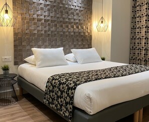 Quarto Standard, 1 cama de casal | Cofre no quarto, com mobília individualizada, secretária 