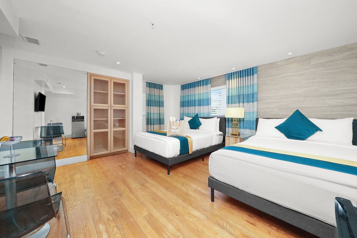 Quarto Básico, 2 camas queen-size | Lençóis de algodão egípcio, roupa de alta qualidade 