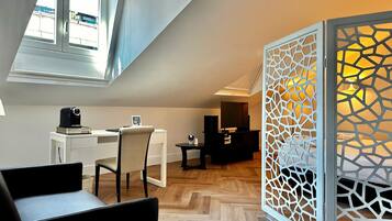 Suite Júnior (Double | with Rollaway Bed) | Roupa de alta qualidade, edredões de penas