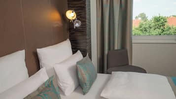 Roupas de cama premium, escrivaninha, quartos à prova de som
