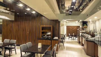 Café da manhã, almoço e jantar