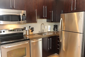 Suíte estúdio | Cozinha privada | Geladeira grande, micro-ondas, fogão, cooktop