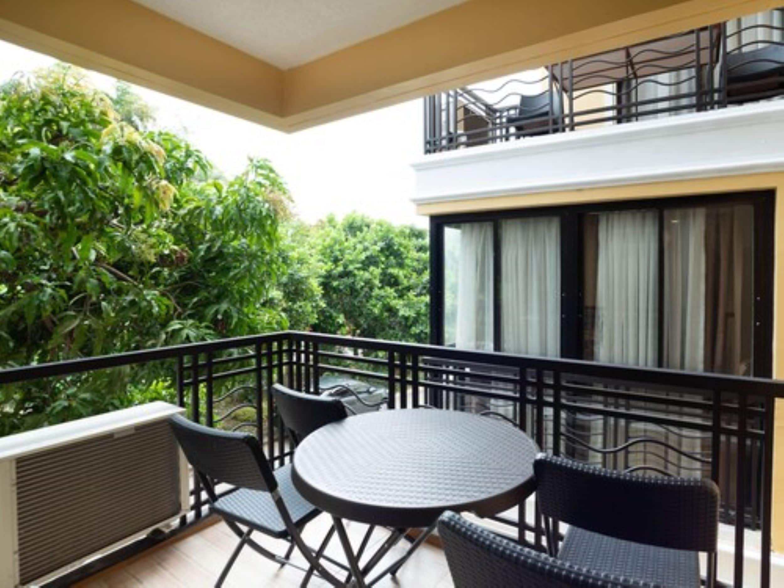 Lakeshore Family Room | Vista para o jardim