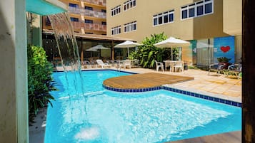 2 piscinas exteriores, espreguiçadeiras