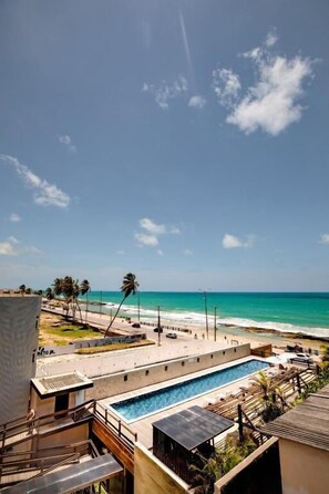 2 piscinas exteriores, espreguiçadeiras 