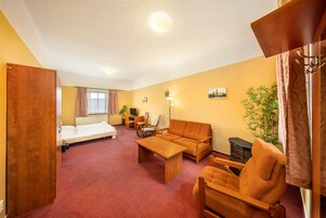 Quarto casal standard | 1 quarto, frigobar, cofres nos quartos, escrivaninha