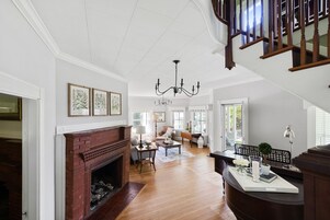 Smart TV 46 polegadas com canais digitais, TV, serviços de streaming