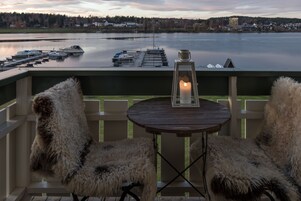 Klassisk enkelt eller dobbeltrom med fjordutsikt og balkong | Sacada