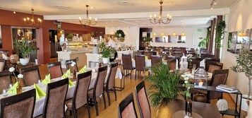 2 restaurantes, pequenos-almoços servidos, cozinha internacional 