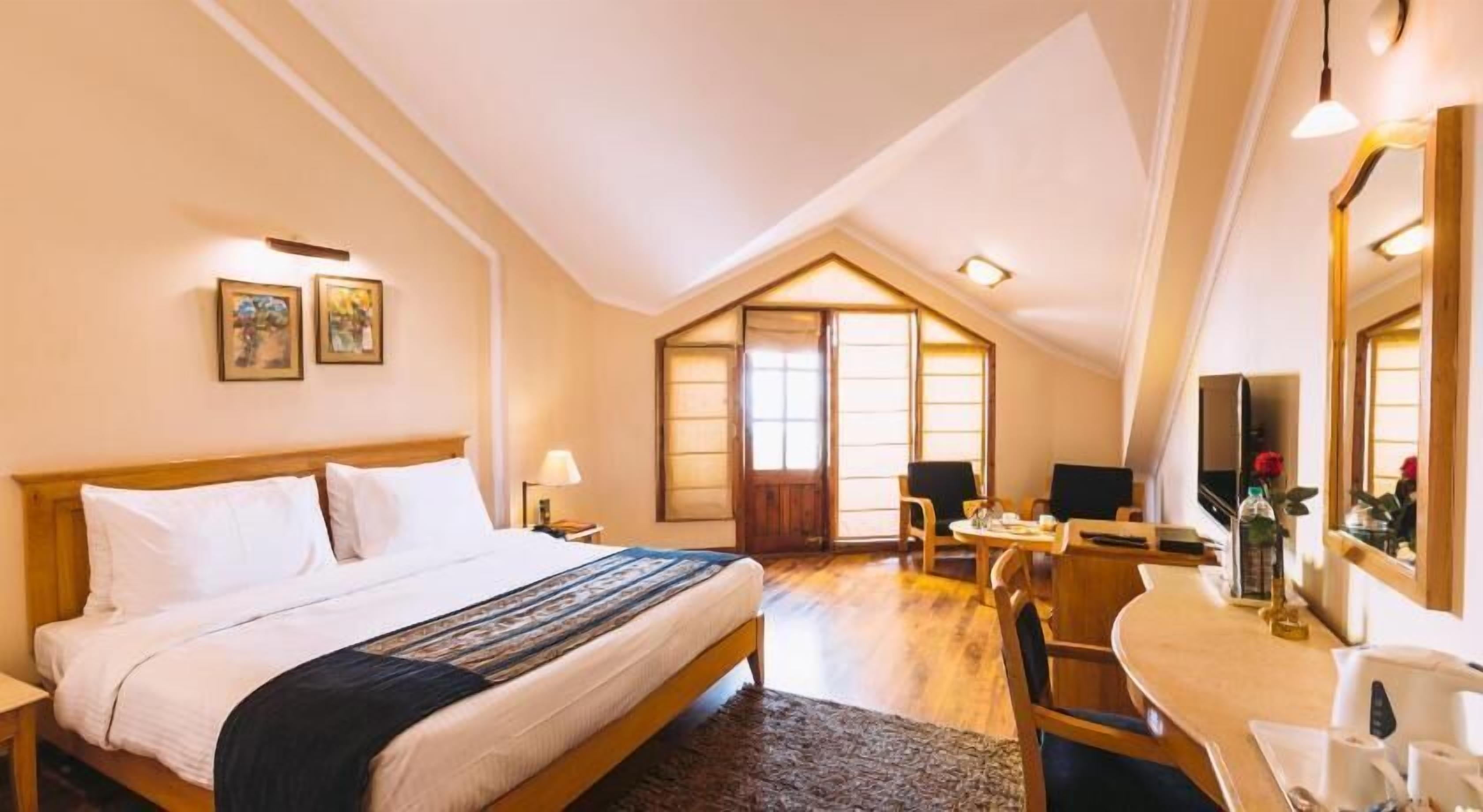 Roupa de alta qualidade, minibar, cofre no quarto 