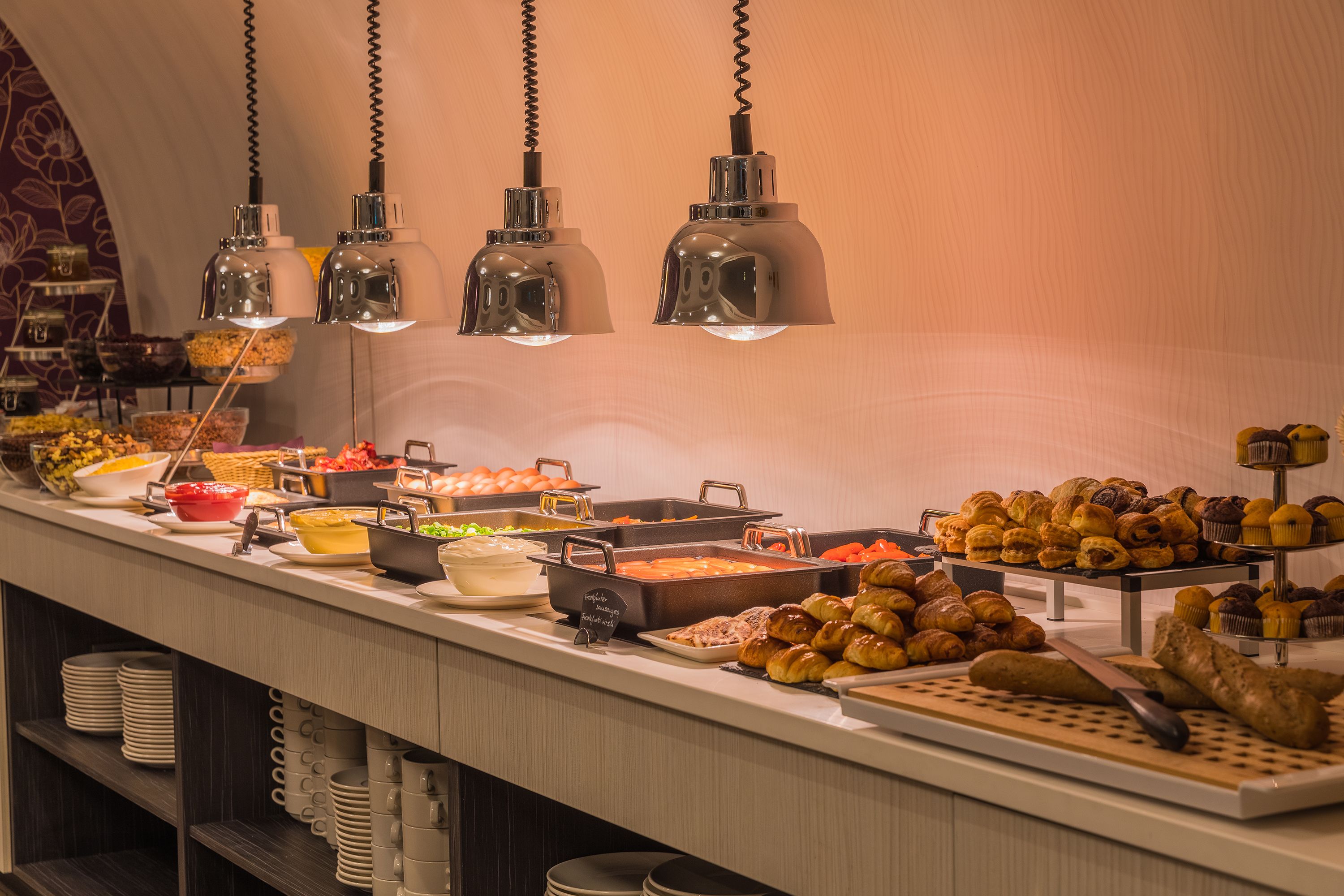 Pequeno-almoço tipo buffet diário (15 EUR por pessoa) 