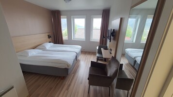 Quarto casal | Cortinas blackout, quartos à prova de som, Wi-Fi de cortesia