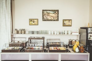 Pequeno-almoço tipo buffet diário incluído 