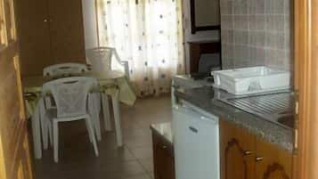 Geladeira, fogão, cooktop, cafeteira/chaleira