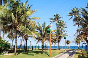 Perto da praia, areia branca 