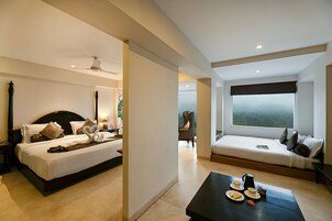 Suíte real, banheira, vista para o rio | Roupas de cama premium, edredons de pluma, cofres nos quartos
