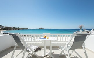 Quarto luxo, 1 cama Queen, sacada, vista para o mar | Terraço/pátio