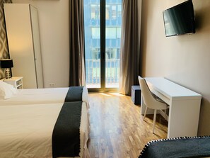 Quarto Triplo Superior, 1 quarto (Private External Bathroom) | Vista do quarto