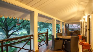 Uma cama Casal e uma cama Twin | Frigobar, cofres nos quartos, escrivaninha, cortinas blackout